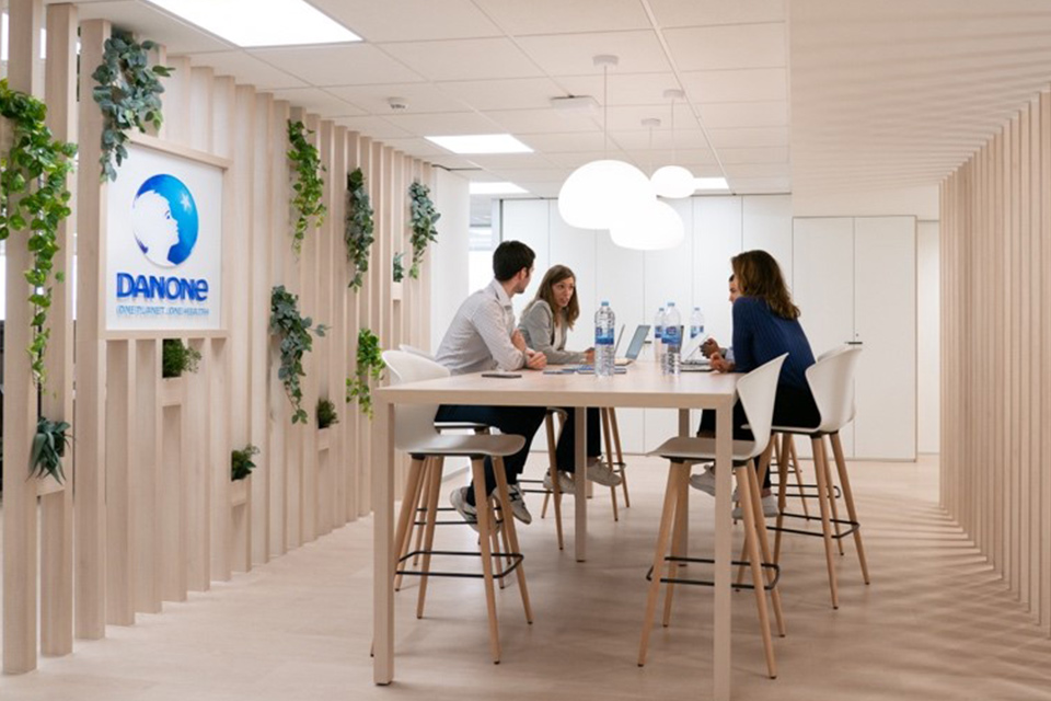 Danone consolida su modelo de trabajo híbrido, adapta sus oficinas ...